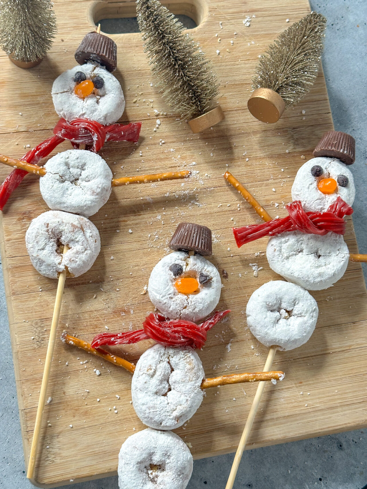Snowman Donut Skewers (Easy Holiday Treat!) - The Tasteful Tribe