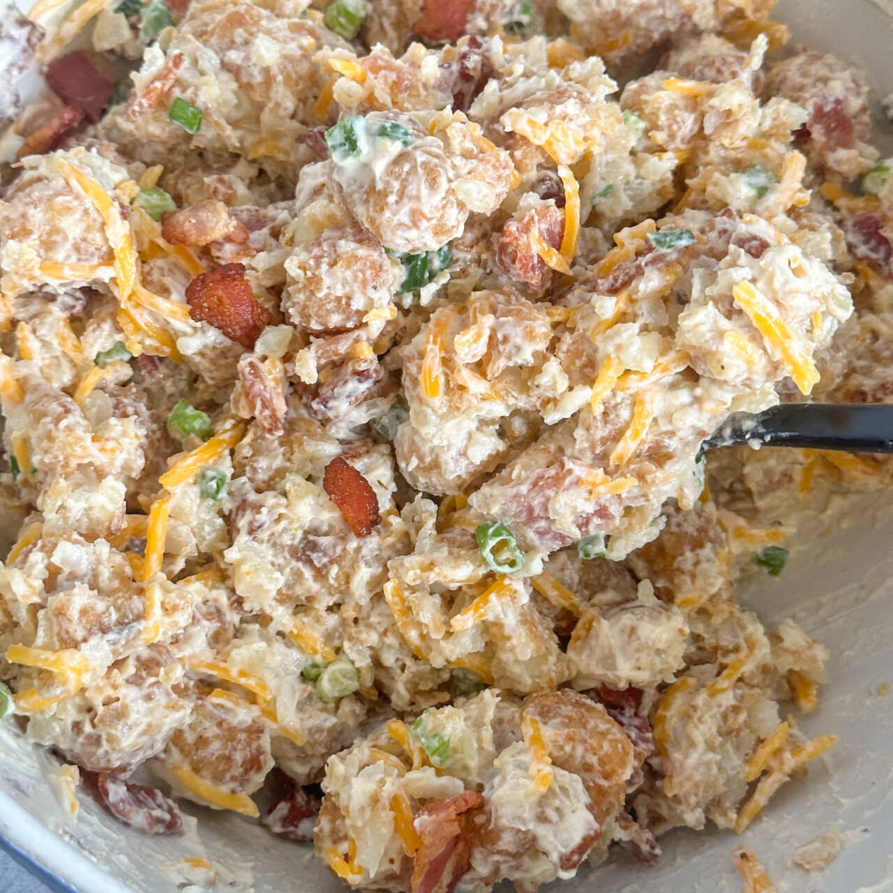 Easy Crispy Loaded Baked Potato Salad (Made with Tater Tots!) - The ...