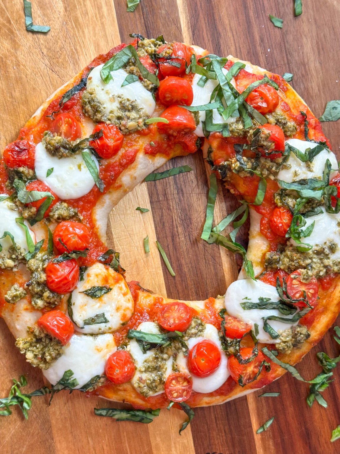 How to Make: Simple Holiday Pizza Wreath (Only 6 Ingredients!) - The ...